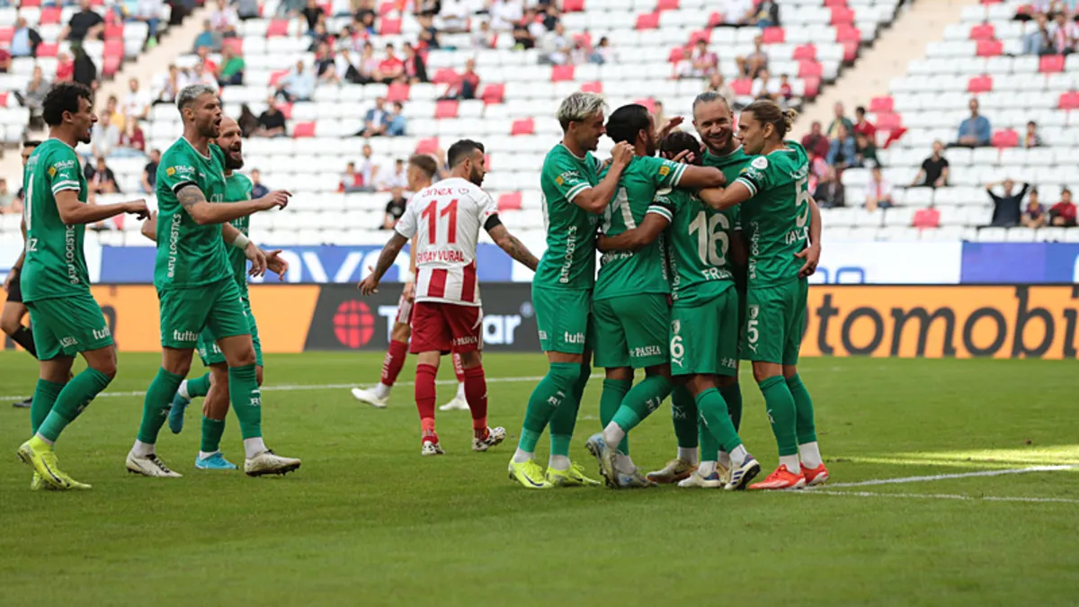 Alex de Souza, Volkan Demirel'i üzdü - Son Dakika Spor Haberleri