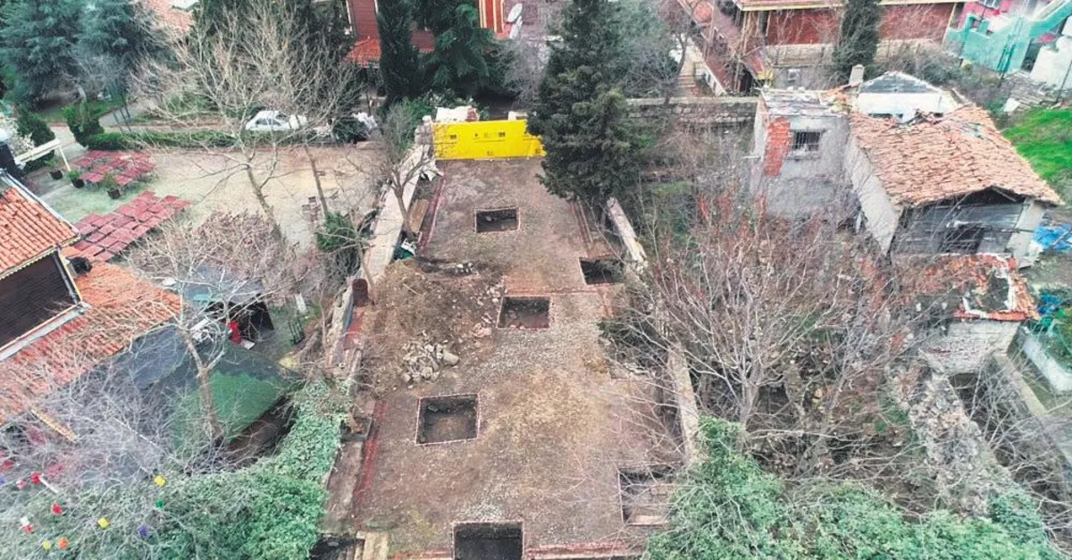 Kaldırımın altından tarihi dergâh çıktı - Yaşam Haberleri